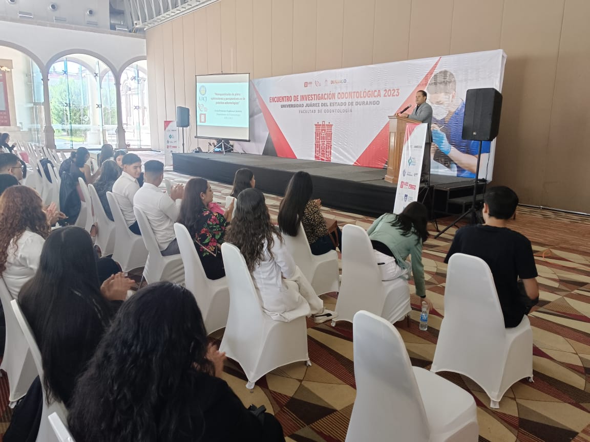 Platica magistral en evento científico